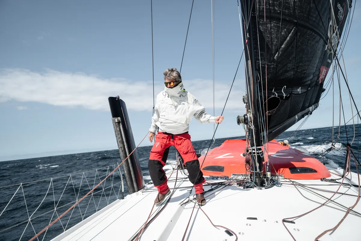 Denis' mainsail troubles continue | Vendée Globe